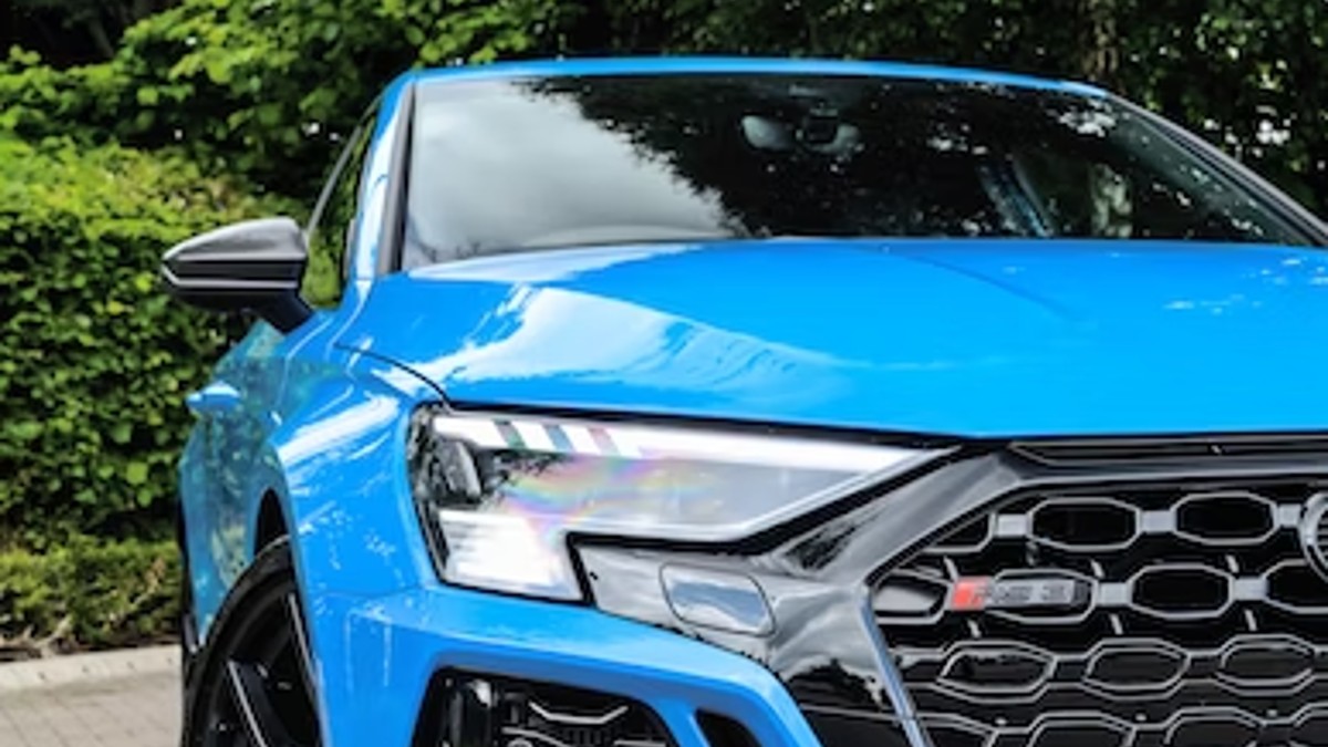 Vlasnik skupocjenog automobila zauzeo dva parkinga, učinio je to